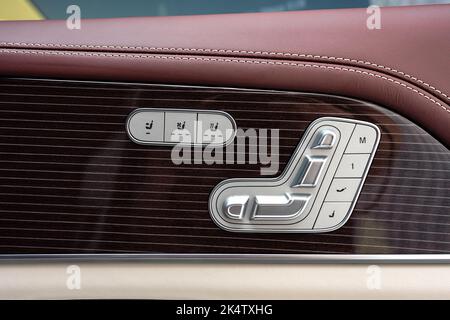 Front handle door panel with buttons of a luxury car Stock Photo - Alamy