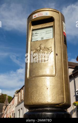 Gold painted postbox celebrates Andy Murray's Olympic gold medal win ...