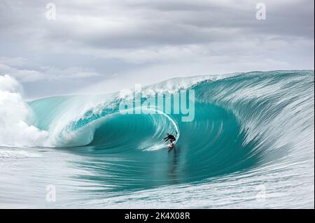 SURFING Australian surfer Dylan Longbottom tow-in surf at Teahupoo ...