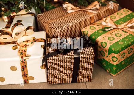 Boxing Day. Gifts in beautiful boxes. New year Stock Photo - Alamy