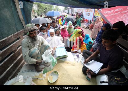 Dhaka, Bangladesh - October 04, 2022: Impounded vehicles have been left ...