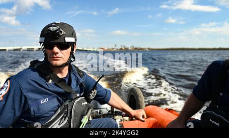 Chief Petty Officer Stephen Kelly, Pacific Strike Team, during search ...