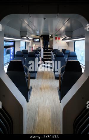 Berlin, Innotrans 2022, Nahverkehrszug Alstom Coradia für Luxembourg ...