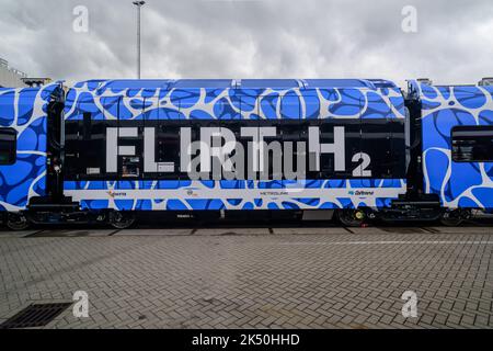 Berlin, Innotrans 2022, Stadler Wasserstoff-Zug Flirt H2 für San ...