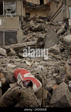 the consequences of Russian rocket attacks on the city of Mykolaiv ...