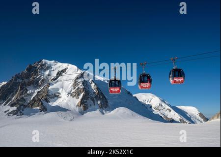 Cabins of the Vallée Blanche Cable Car departing from Pointe Helbronner ...