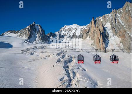 Cabins of the Vallée Blanche Cable Car departing from Pointe Helbronner ...