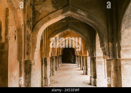 The Jamali Kamali mosque and tomb in New Delhi, India Stock Photo - Alamy