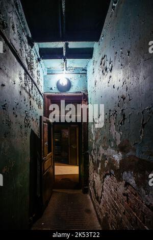 Dark corridor of old shabby dorm or appartment house Stock Photo - Alamy