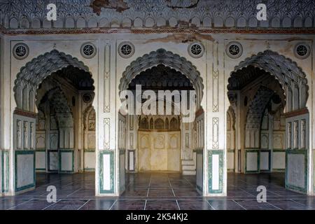 Arches inside the tomb and masjid at Bibi Ka Maqbara Stock Photo - Alamy