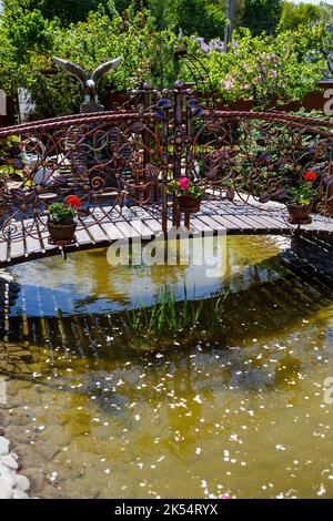 Landscaping of the courtyard for a country house, a solution for the ...