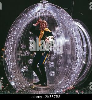 Besuch auf einem kleinen Planeten, Fernsehspiel nach dem Stück von Gore ...