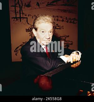 Friedrich Hollaender, deutscher Tonfilmkomponist, Kabarettist und ...