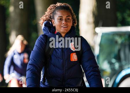 ZEIST, NETHERLANDS - OCTOBER 6: goalkeeper Jacintha Weimar of The ...