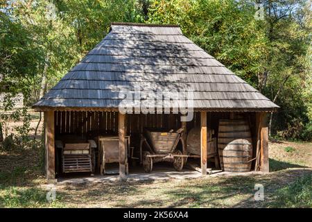 Curtisoara, Romania – October 3, 2021: Old wooden house – traditional ...