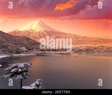Mount Fuji covered by snow. Fuji-Hakone-Izu National Park. Honshu ...
