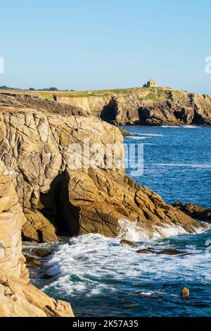Coastal footpath on Pointe du Logeo, Le Logeo, Sarzeau, Morbihan ...