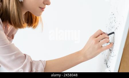 drawing class visual art female artist sketching Stock Photo - Alamy