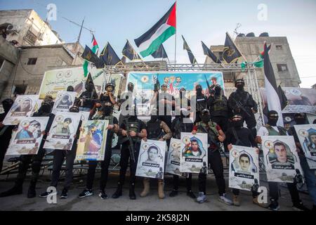 Jenin, Palestine. 06th Oct, 2022. Palestinian gunmen from the Jenin ...