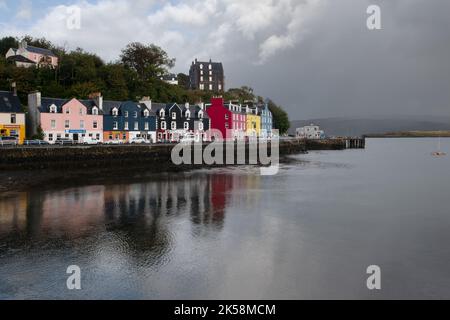 Showery Day at Tobermory, Isle of Mull. Scotland, UK Stock Photo - Alamy