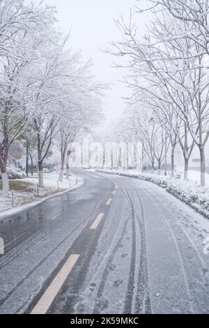 Winter snow scene in Moshan Scenic Area, East Lake, Wuhan, Hubei Stock ...