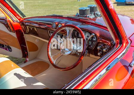 BAGGED & BLOWN '53 FORD MAINLINE: OLD SKOOL Stock Photo - Alamy