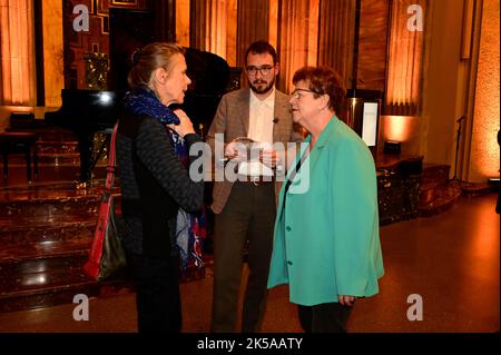 Im Bild: Karin Großmann, Lukas Rietzschel und Holde Liebau. Der ...