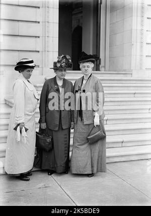 Julia Lathrop, Jane Addams and Mary E. McDowell, 1913. US suffragists ...