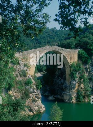 PUENTE MEDIEVAL SOBRE EL RIO LLIERCA. Location: EXTERIOR. Tortella ...