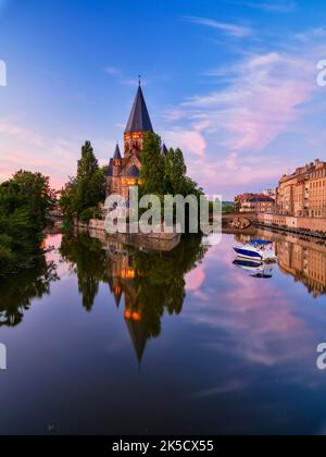 Temple Neuf from the Moyen Bridge at dusk, Metz, France Stock Photo - Alamy