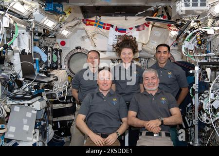 Expedition 66 Flight Engineers Mark Vande Hei and Kayla Barron pose ...