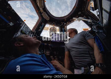 Expedition 66 Flight Engineers Thomas Marshburn and Mark Vande Hei are ...