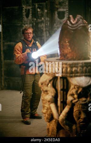 SAM TROUGHTON, AVP: ALIEN VS. PREDATOR, 2004 Stock Photo - Alamy