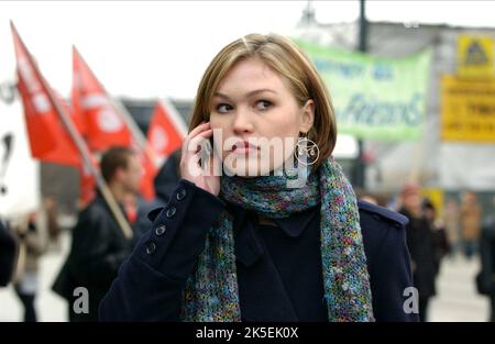 THE BOURNE SUPREMACY JULIA STILES as Nicky Parsons THE BOURNE SUPREMACY ...