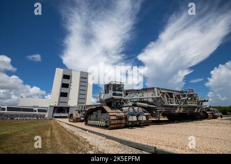 The crawler-transporter, driven by engineers, approaches the Vehicle ...