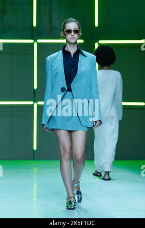 A model walks the runway during the Carolina Herrera Fall/Winter 2025 ...