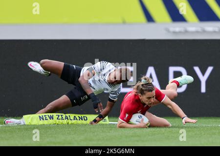 Claudia MacDonald of England during the Women's Rugby World Cup match ...
