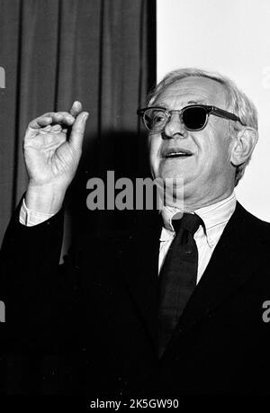 American biochemical Julius Axelrod, 1970 Physiology and Medicine Nobel ...