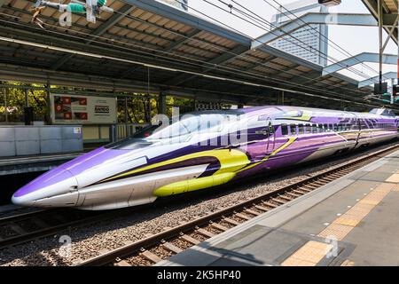 Purple Shinkansen train in Shinkobe station, Kobe, Japan Stock Photo ...