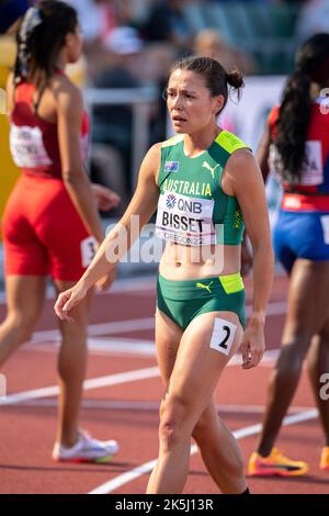 Catriona Bissett of Australia competing in the women’s 800m final at ...