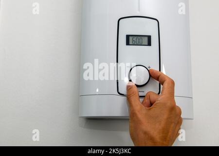 Instantaneous water heater for hot water Shower for showering Washbasin ...