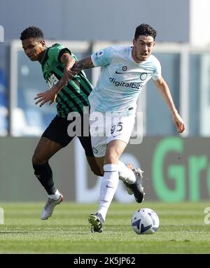 Reggio Emilia, Italy. 8th Oct, 2022. Sassuolo's Davide Frattesi (C ...