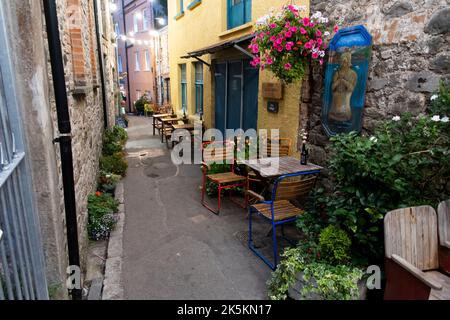 Historical Sergeants Lane, in Tenby, West Wales. Home of Harbwr Brewery ...