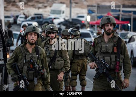 Jerusalem, Israel. 09th Oct, 2022. Israeli soldiers blocking the ...