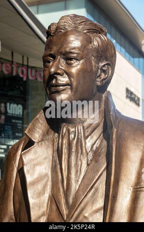 Brian Epstein sculpture by Andy Edwards in Liverpool City Centre Stock ...
