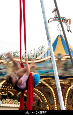 Acrobatic ropes dance Stock Photo - Alamy