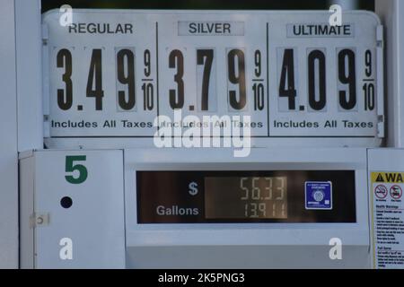 Paramus, New Jersey, USA. 9th Oct, 2022. (NEW) Price of gasoline rising ...