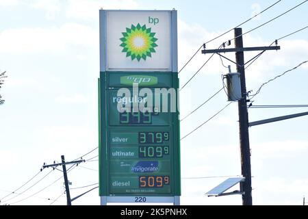 Paramus, New Jersey, USA. 9th Oct, 2022. (NEW) Price of gasoline rising ...