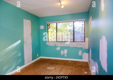 Damaged plasterboard wall Stock Photo - Alamy