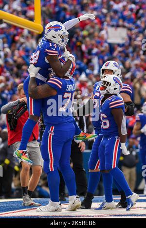 Buffalo Bills guard Rodger Saffold (76) blocks against the New York ...